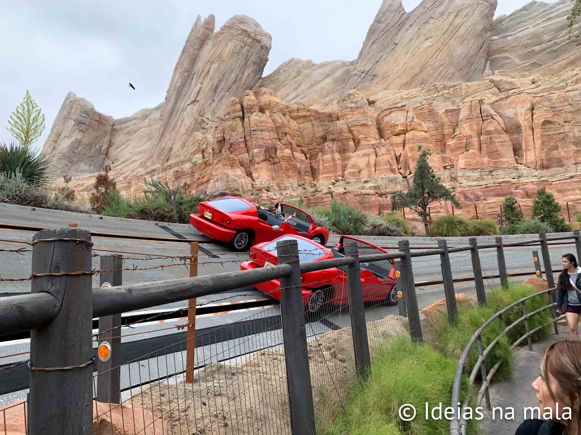 Cars Land na Disneyland: Uma visita divertida ao filme Carros